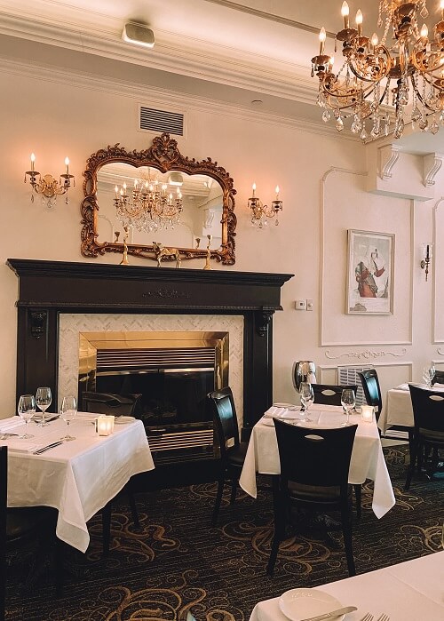 Bonaparte : ce restaurant classique, adoré par les célébrités, fête ses ...